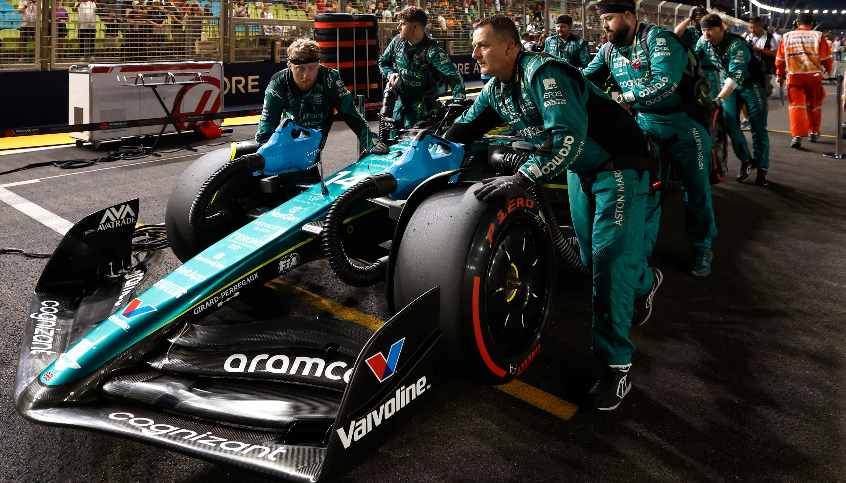 AvaTrade explains the F1 rulebook: Racing at night - Aston Martin F1 Team