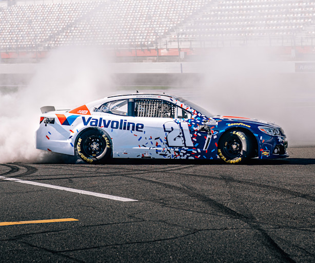 Icons of originality: Valvoline unites Jessica Hawkins and Jeff Gordon ...