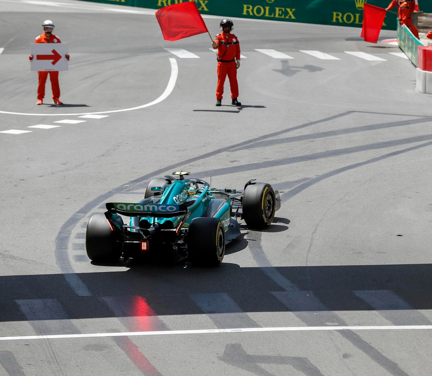 AvaTrade explains the F1 rulebook: Red flags - Aston Martin F1 Team