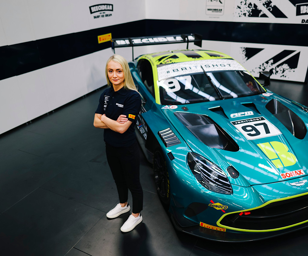 Jessica Hawkins - Aston Martin F1 Team