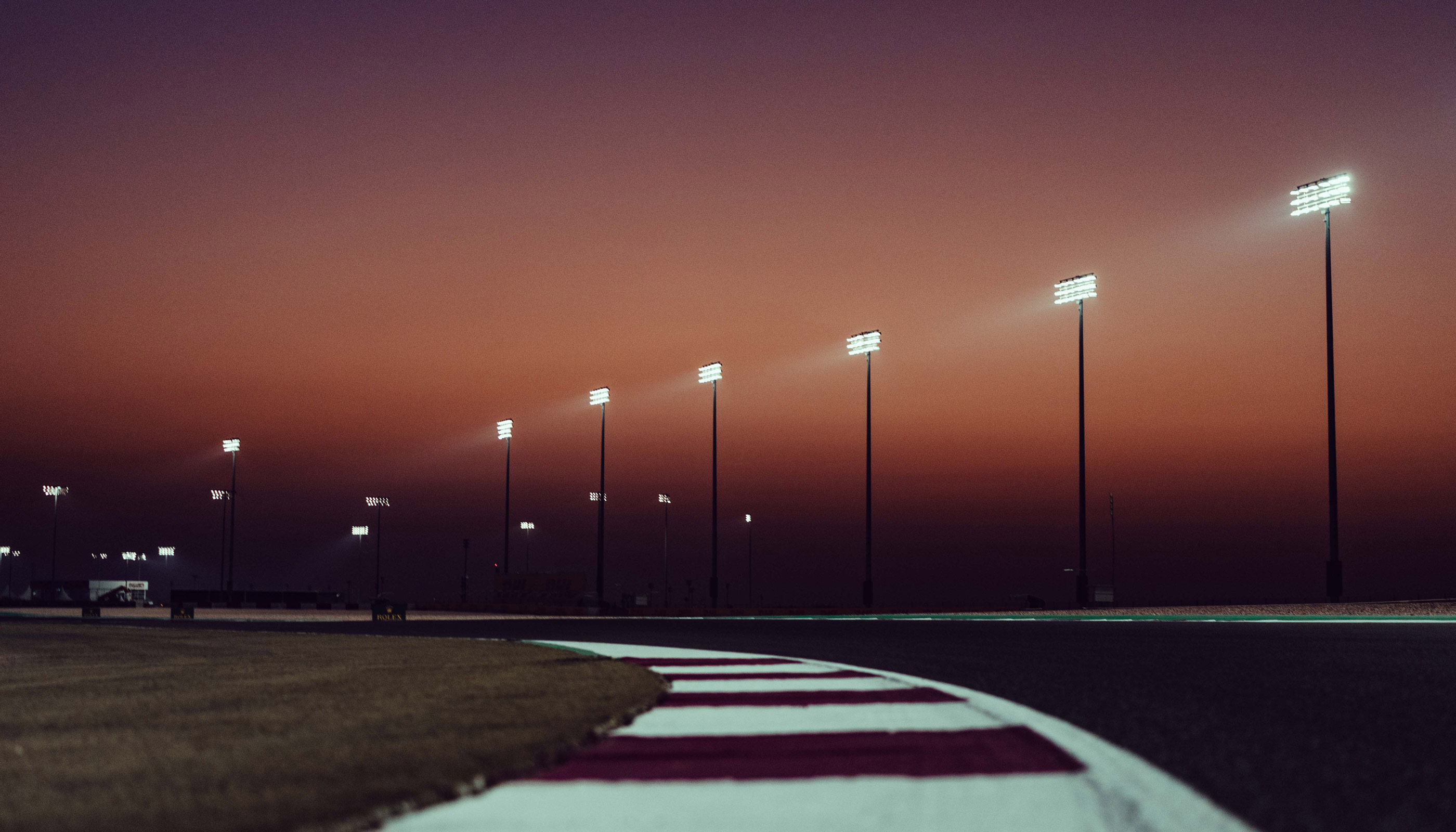 AvaTrade explains the F1 rulebook: Racing at night - Aston Martin F1 Team
