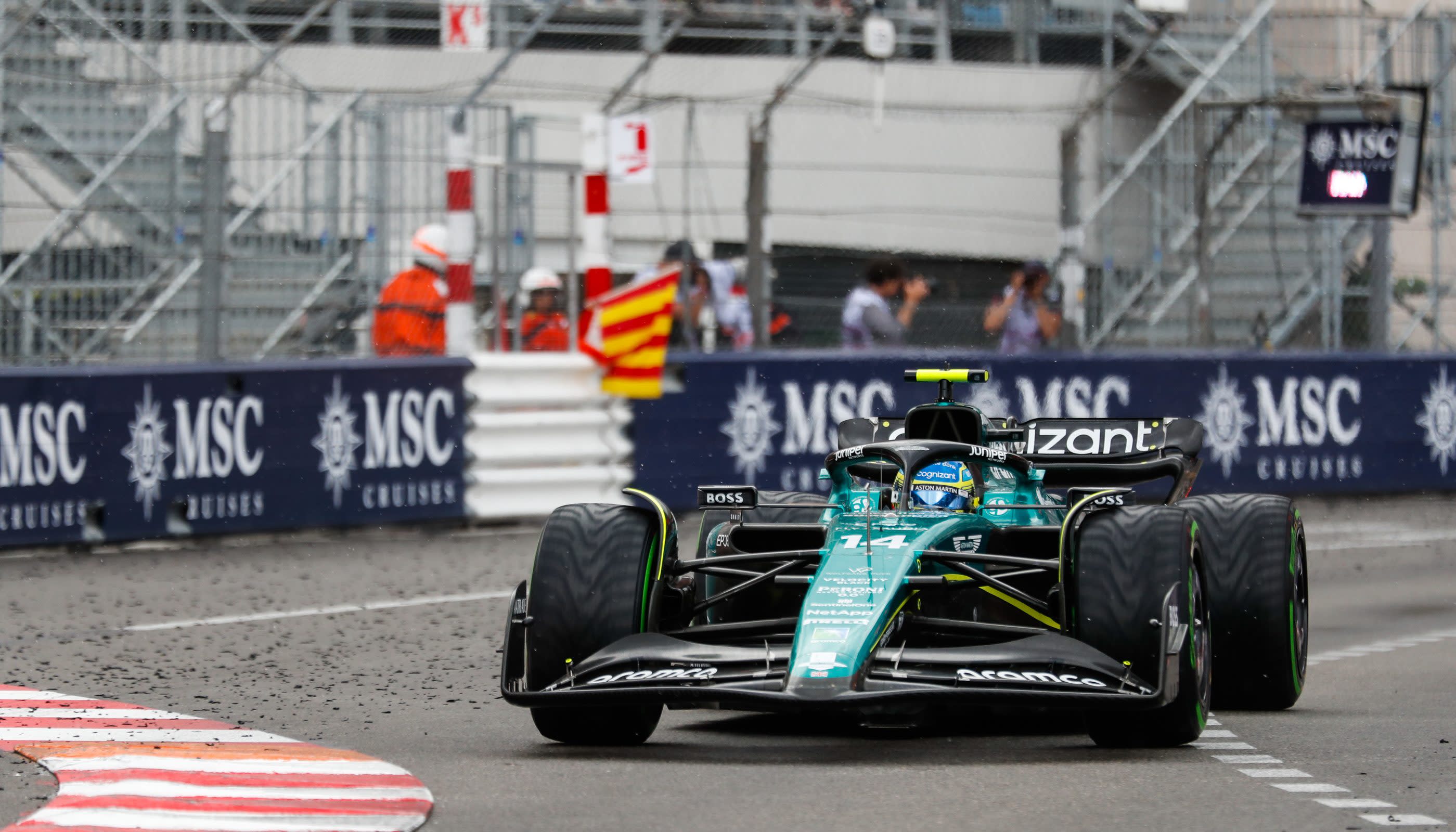 AvaTrade explains the F1 rulebook: Flags - Aston Martin F1 Team