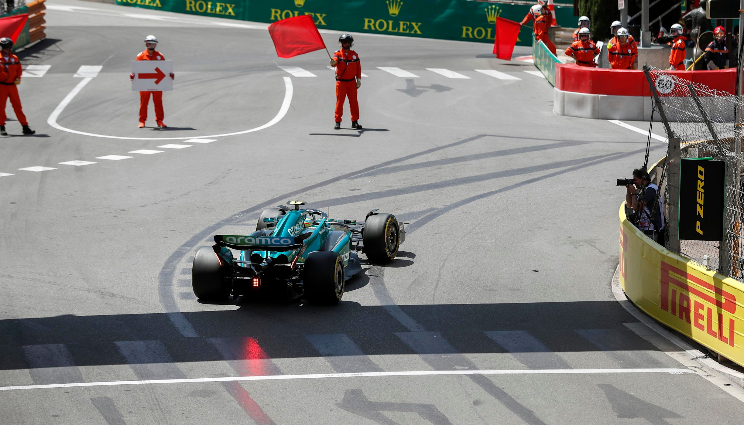 AvaTrade explains the F1 rulebook: Red flags - Aston Martin F1 Team