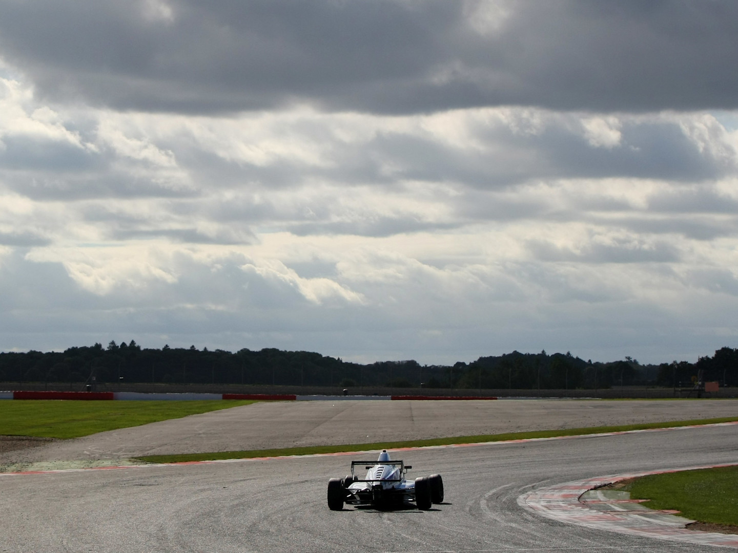 Jessica Hawkins - Aston Martin F1 Team