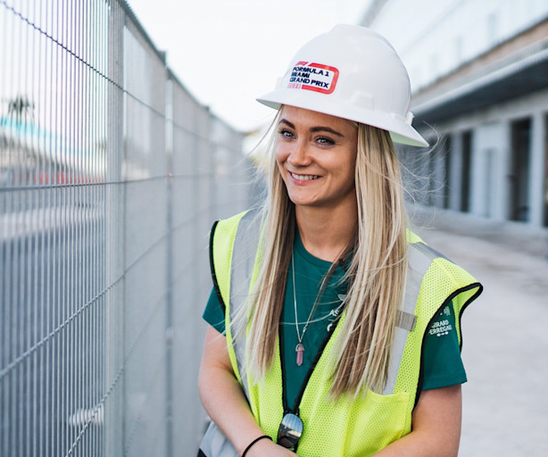 First look at the new Miami F1 venue with Jessica Hawkins - Aston ...